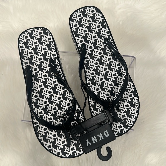 Dkny | Shoes | Dkny Womens Logo Thong Slide Wedge Sandals Flipflops Sz ...